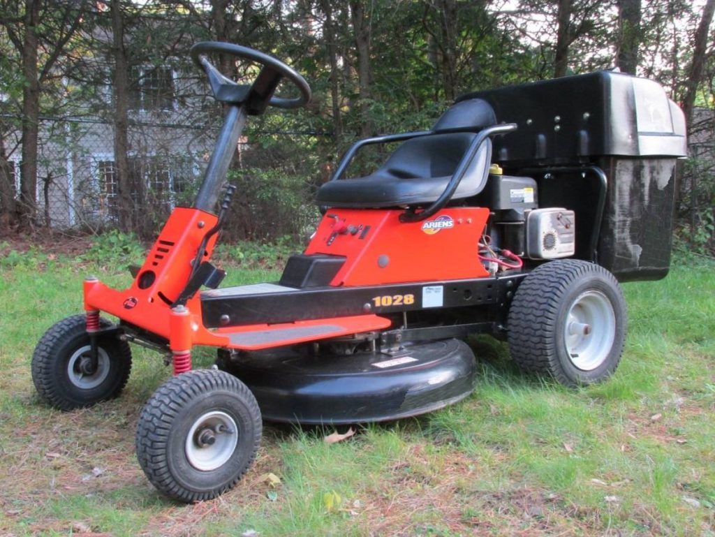 ARIENS RM1028 Rear Engine Rider with Twin-Bin Bagger - RonMowers