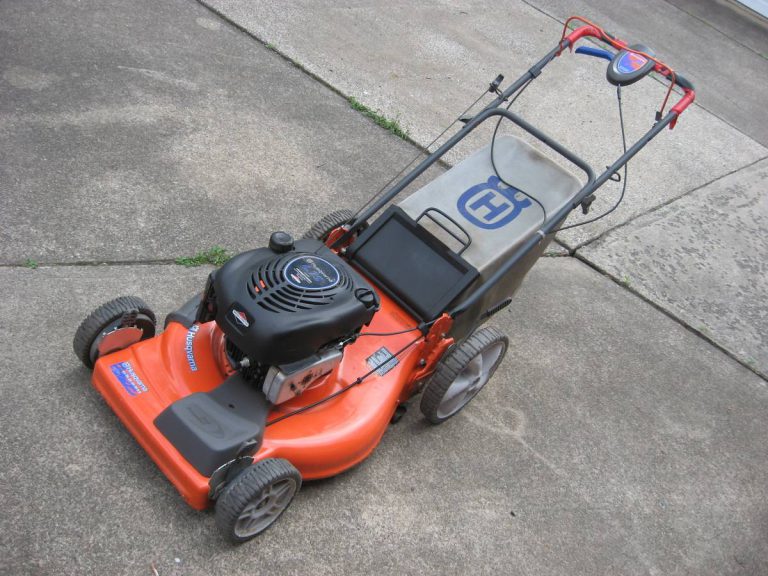 Husqvarna 6522SH 22" self propelled mower with rear bag - RonMowers