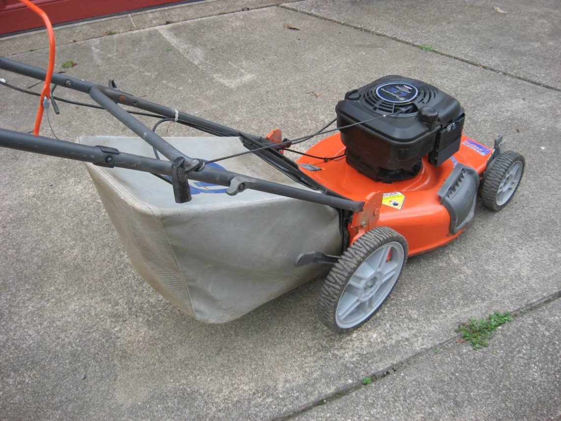 Husqvarna 6522SH 22" self propelled mower with rear bag - RonMowers