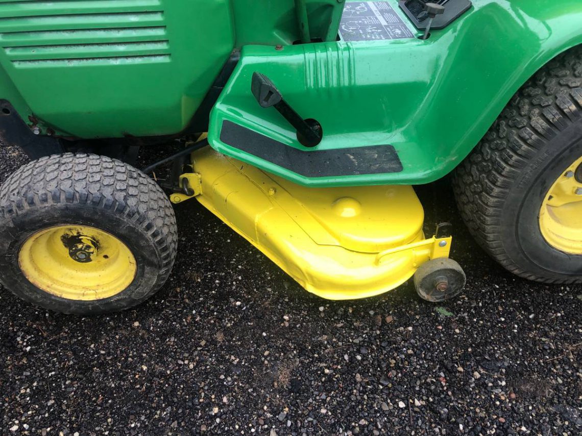 John Deere 212 Tractor Riding Mower with Mower Deck - RonMowers