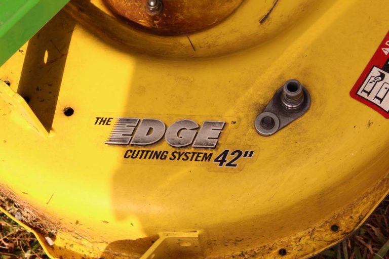 Used John Deere Z235 Zero Turn Riding Lawn Mower - RonMowers