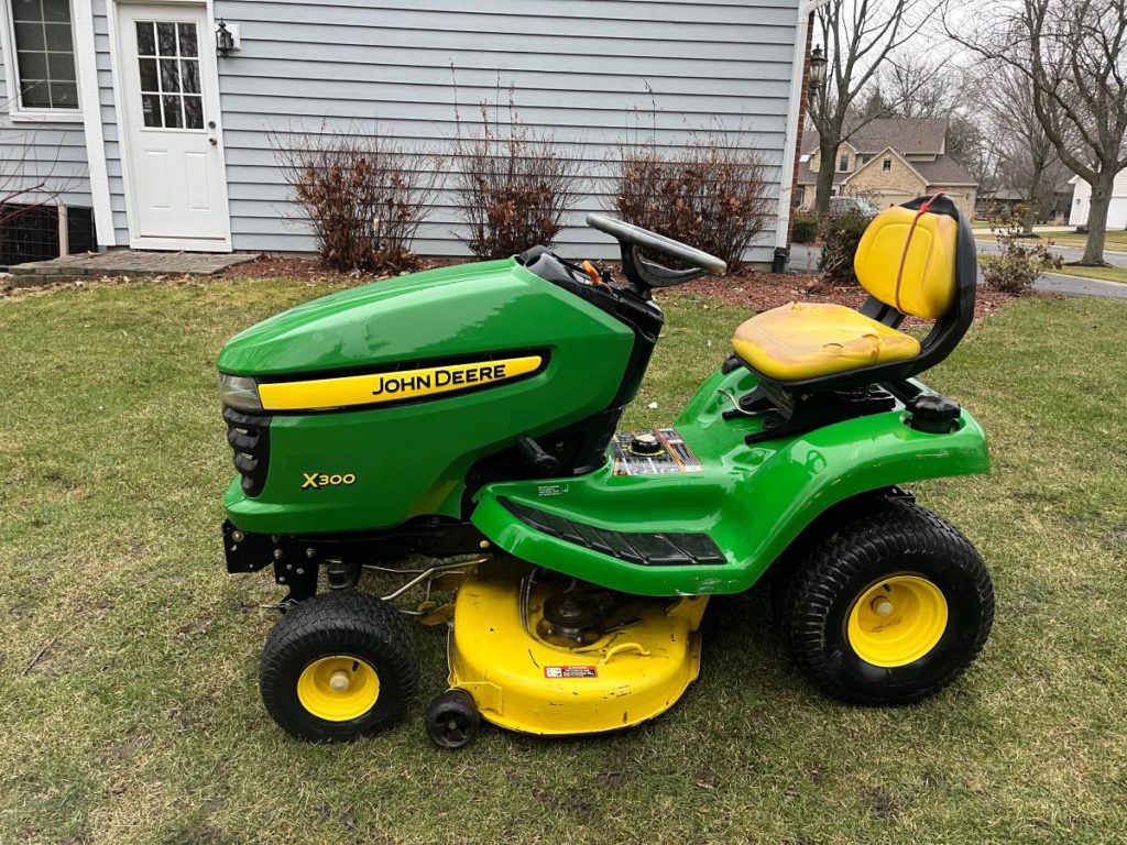 2006 John Deere x300 Riding Lawn Mower 42 inch deck - RonMowers