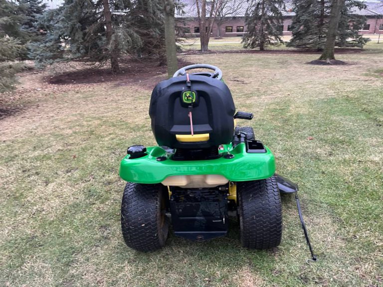 2006 John Deere x300 Riding Lawn Mower 42 inch deck - RonMowers