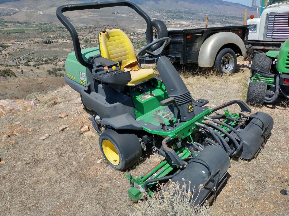 John Deere 2500 Professional commercial golf course diesel Lawn mower ...