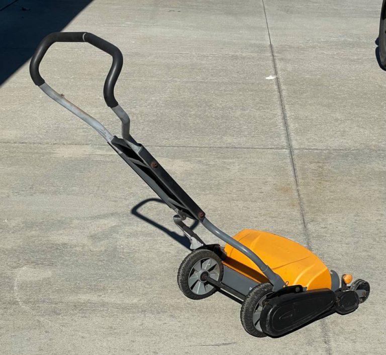 Used Fiskars StaySharp Max Reel Manual Push Lawn Mower for Sale - RonMowers