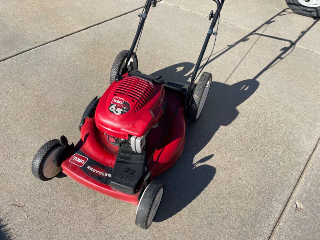 Toro Recycler 22 inch lawn mower in excellent mechanical condition ...