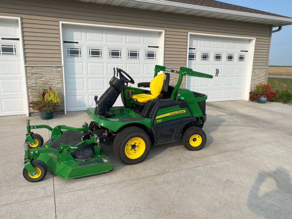 2015 John Deere 1550 front-mount commercial lawn mower for sale - RonMowers