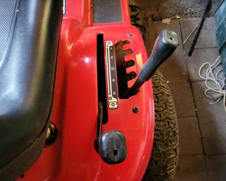 Craftsman T100 30-inch cutting deck 10.5 HP Riding Lawn Mower for Sale ...