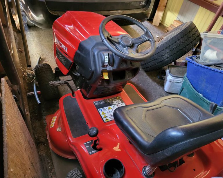 Craftsman T100 30-inch cutting deck 10.5 HP Riding Lawn Mower for Sale ...