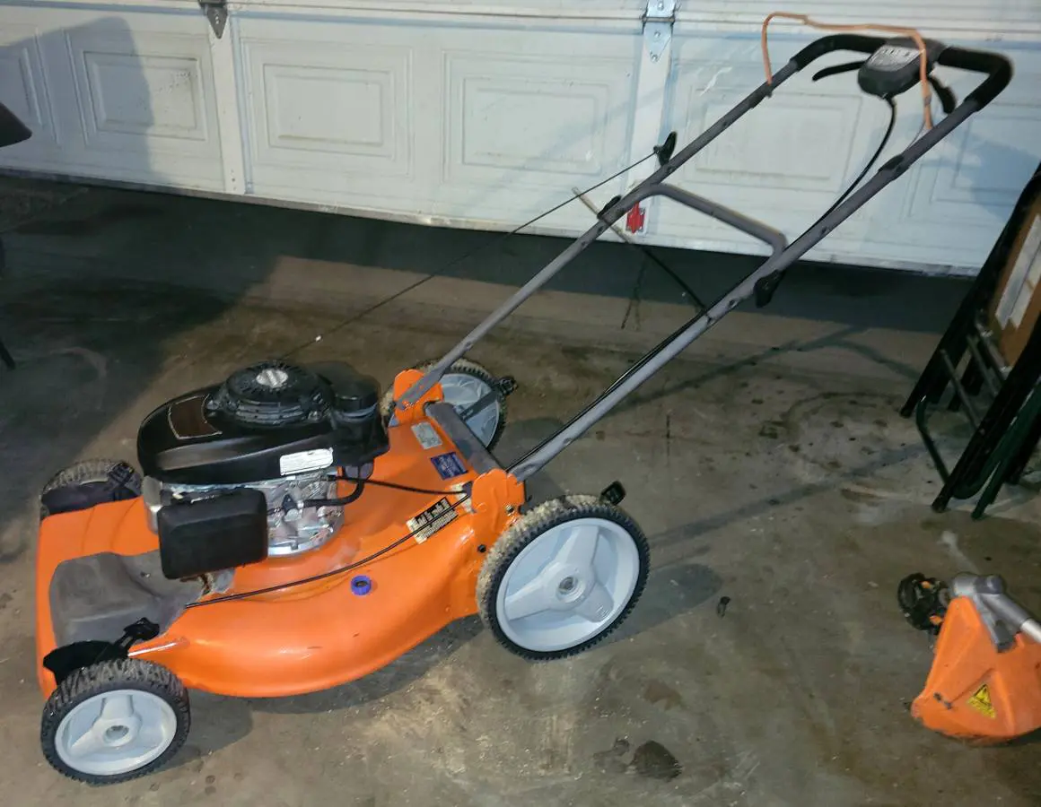 Used Husqvarna HU700F 22-in Self-propelled Gas Lawn Mower - RonMowers