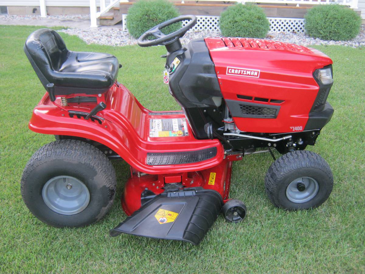 2016 Craftsman T1400 lawn tractor with a 17.5hp Briggs engine - RonMowers