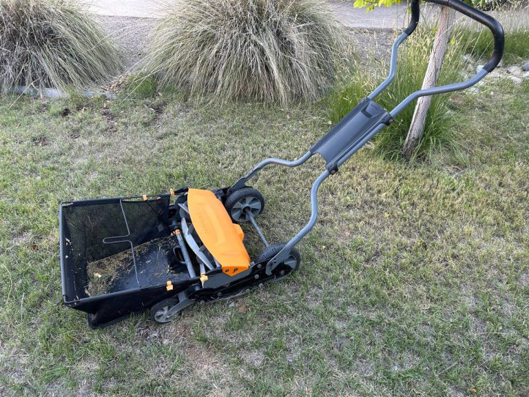 Fiskars StaySharp 18 in. Cut Manual Push Reel Mower with bag - RonMowers